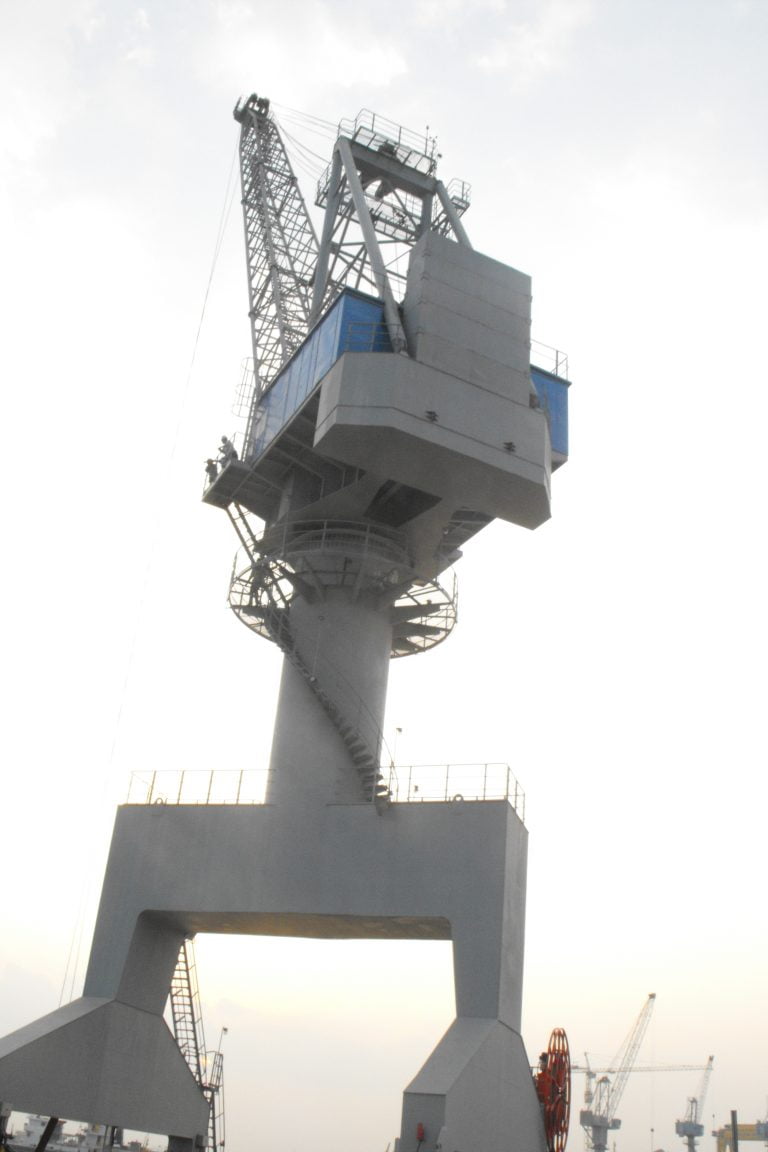 PORTAL HANDLING CRANE 15 TON – PHA RUNG PORT - Vinalift